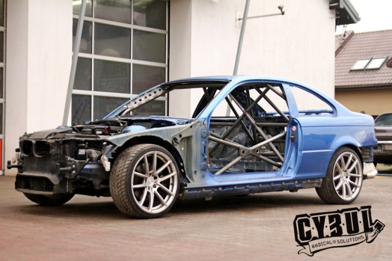 BMW E46 V4 roll cage with NASCAR door bars - CYBUL